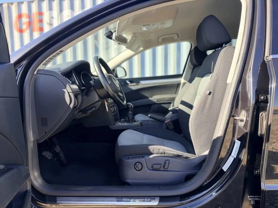 Melns Skoda SuperB 2012 Rīga, ar dzinēja tilpumu 2.00 L un nobraukumu 298 tūkst. km par 5995 €, foto 11 vietnē AUTOMOTO.COM.LV