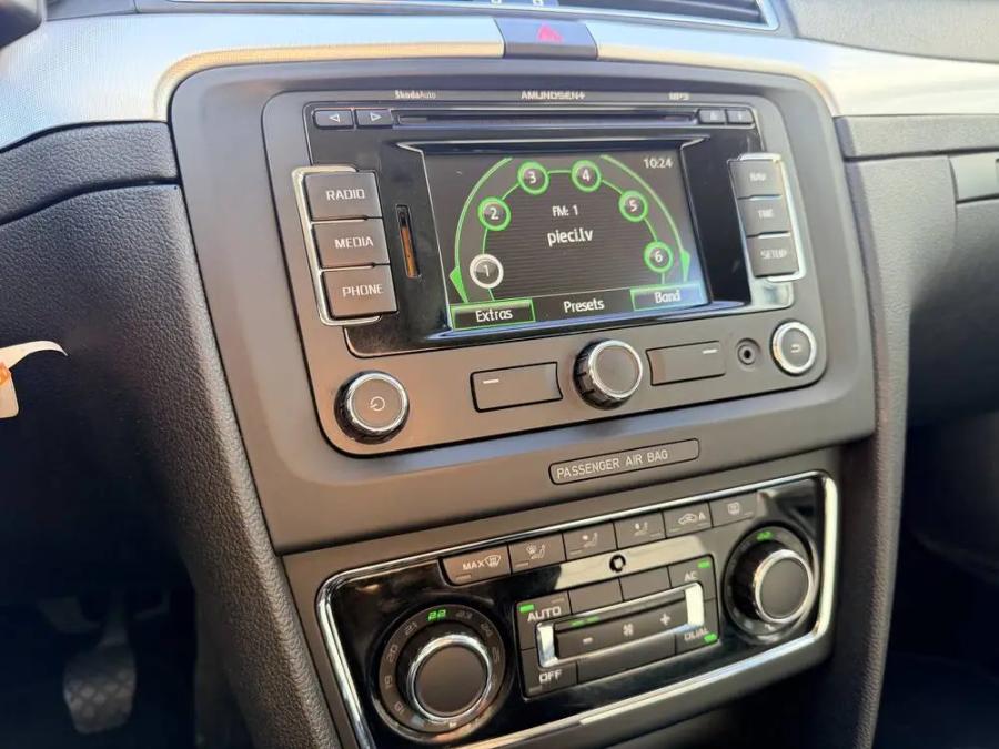 Melns Skoda SuperB 2012 Rīga, ar dzinēja tilpumu 2.00 L un nobraukumu 298 tūkst. km par 5995 €, foto 12 vietnē AUTOMOTO.COM.LV