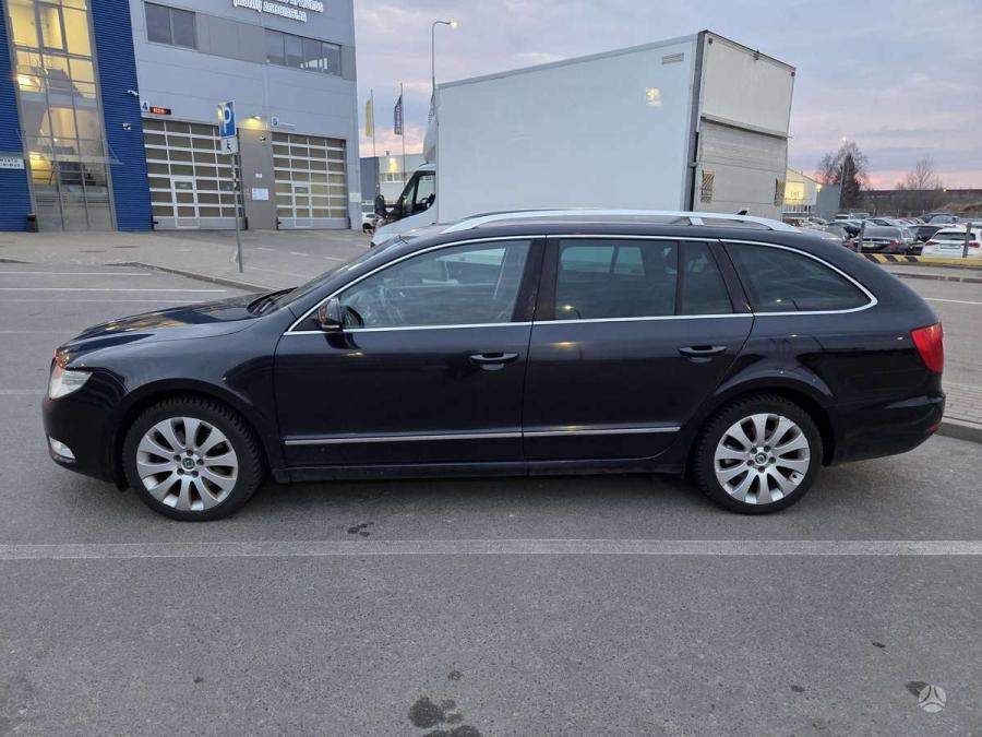 Black Skoda SuperB 2012 in Vilnius, with an engine capacity of 1.98 L and mileage of 313 thousand km for 6300 €, photo 11 on AUTOMOTO.COM.LV