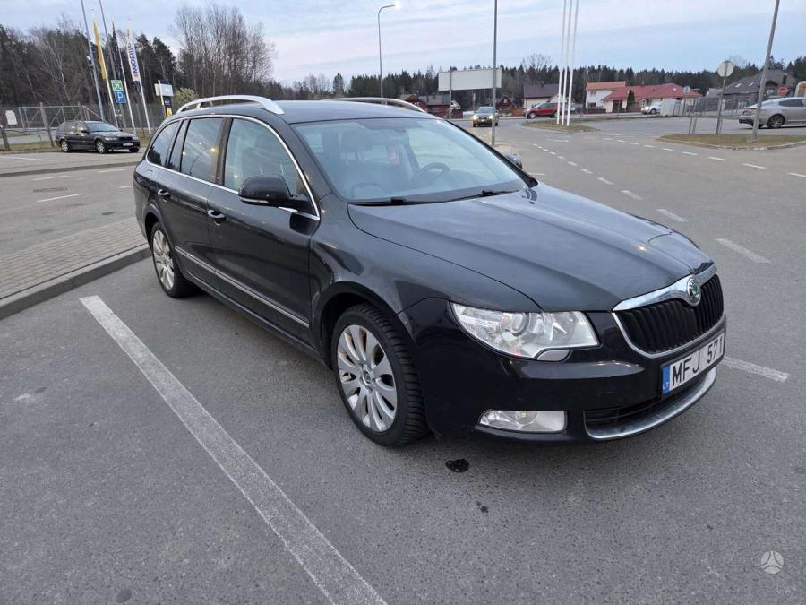 Black Skoda SuperB 2012 in Vilnius, with an engine capacity of 1.98 L and mileage of 313 thousand km for 6300 €, photo 15 on AUTOMOTO.COM.LV