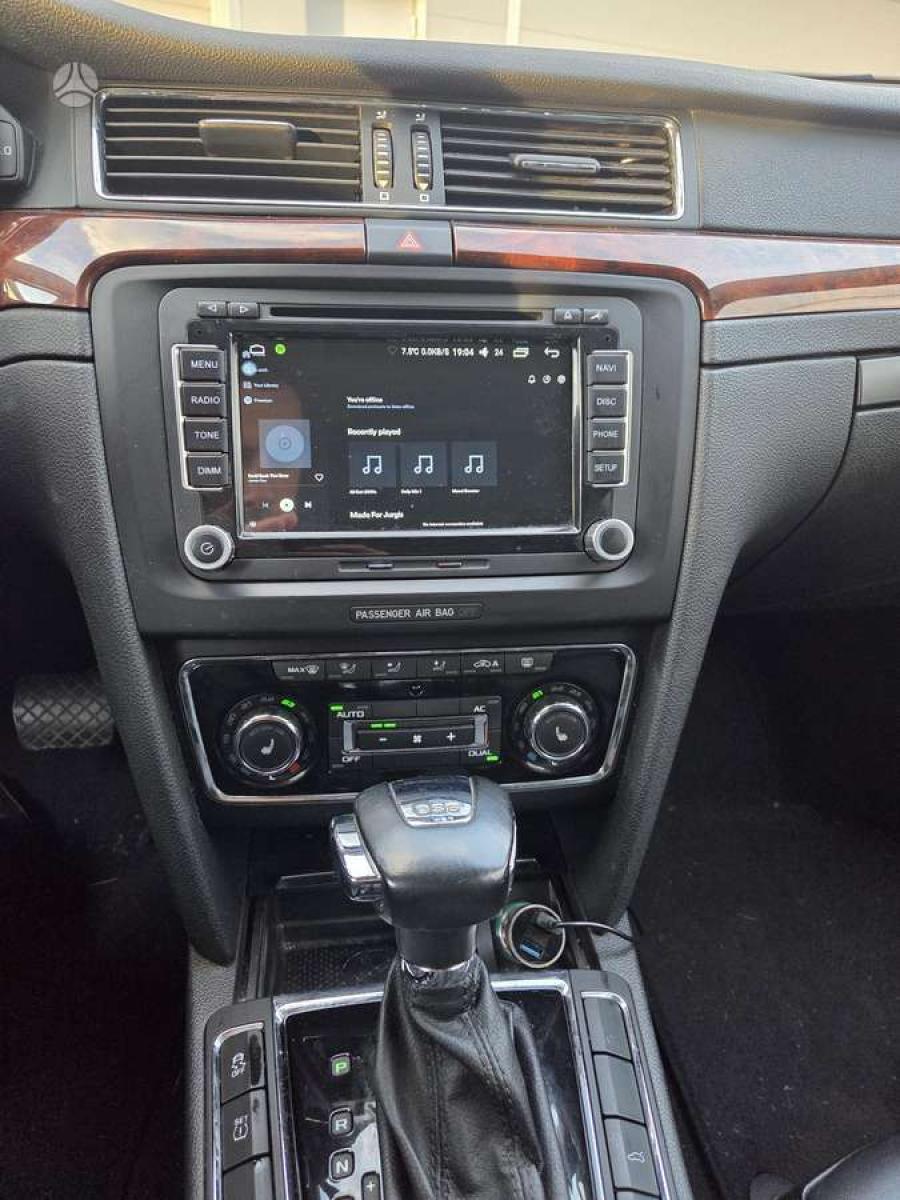 Black Skoda SuperB 2012 in Vilnius, with an engine capacity of 1.98 L and mileage of 313 thousand km for 6300 €, photo 18 on AUTOMOTO.COM.LV