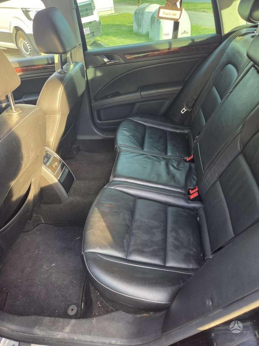 Black Skoda SuperB 2012 in Vilnius, with an engine capacity of 1.98 L and mileage of 313 thousand km for 6300 €, photo 19 on AUTOMOTO.COM.LV
