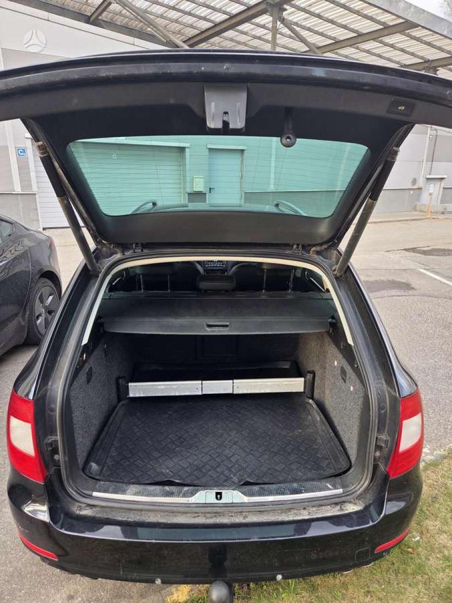 Black Skoda SuperB 2012 in Vilnius, with an engine capacity of 1.98 L and mileage of 313 thousand km for 6300 €, photo 20 on AUTOMOTO.COM.LV