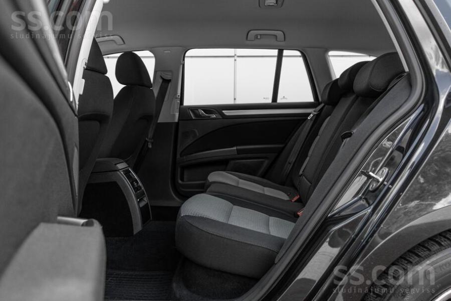 Black Skoda SuperB 2012 in Riga, with an engine capacity of 1.60 L and mileage of 242 thousand km for 5250 €, photo 11 on AUTOMOTO.COM.LV