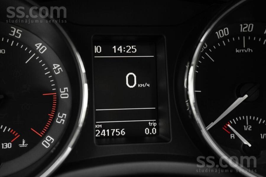 Black Skoda SuperB 2012 in Riga, with an engine capacity of 1.60 L and mileage of 242 thousand km for 5250 €, photo 17 on AUTOMOTO.COM.LV