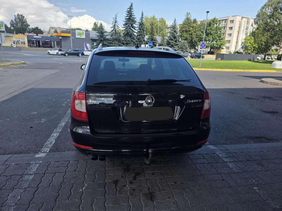 Melns Skoda SuperB 2012 Panevēža, ar dzinēja tilpumu 1.97 L un nobraukumu 341 tūkst. km par 4599 €, foto 9 vietnē AUTOMOTO.COM.LV