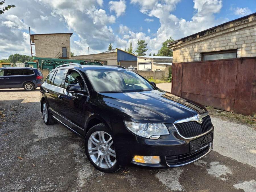 Black Skoda SuperB 2012 in Utena, with an engine capacity of 3.60 L and mileage of 257 thousand km for 4990 €, photo 1 on AUTOMOTO.COM.LV
