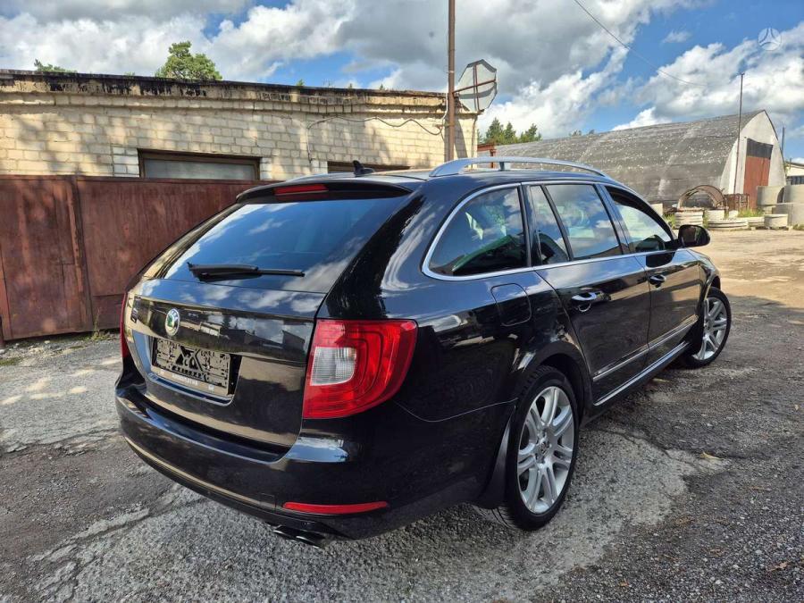 Black Skoda SuperB 2012 in Utena, with an engine capacity of 3.60 L and mileage of 257 thousand km for 4990 €, photo 5 on AUTOMOTO.COM.LV