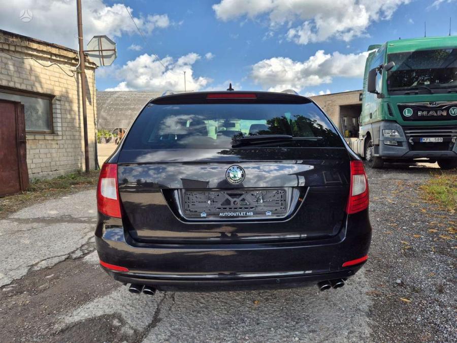 Black Skoda SuperB 2012 in Utena, with an engine capacity of 3.60 L and mileage of 257 thousand km for 4990 €, photo 8 on AUTOMOTO.COM.LV