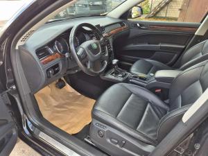 Black Skoda SuperB 2012 in Utena, with an engine capacity of 3.60 L and mileage of 257 thousand km for 4990 €, photo 10 on AUTOMOTO.COM.LV