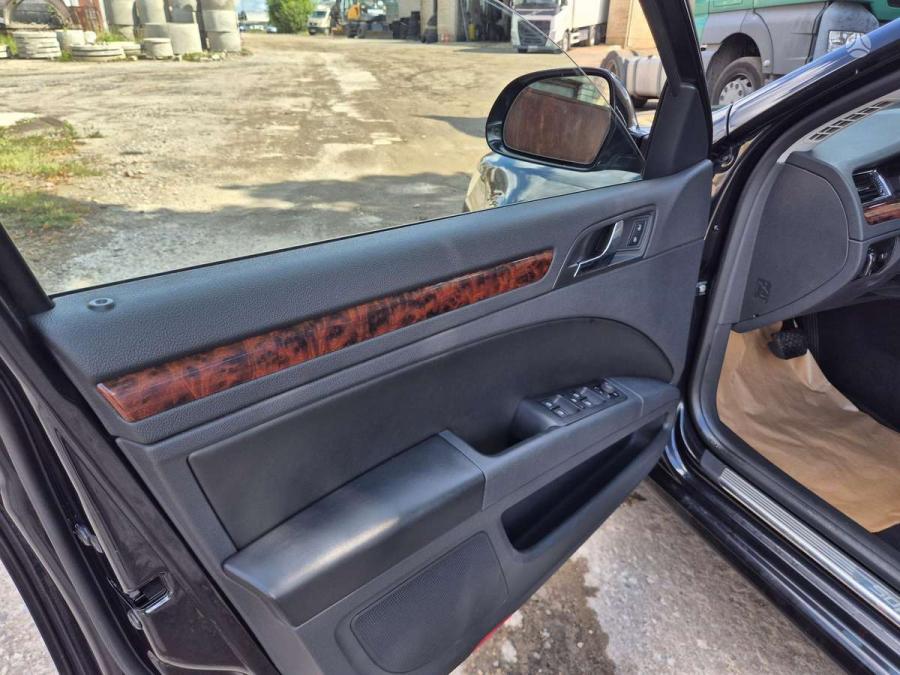 Black Skoda SuperB 2012 in Utena, with an engine capacity of 3.60 L and mileage of 257 thousand km for 4990 €, photo 11 on AUTOMOTO.COM.LV