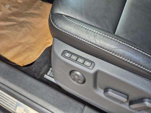 Black Skoda SuperB 2012 in Utena, with an engine capacity of 3.60 L and mileage of 257 thousand km for 4990 €, photo 14 on AUTOMOTO.COM.LV