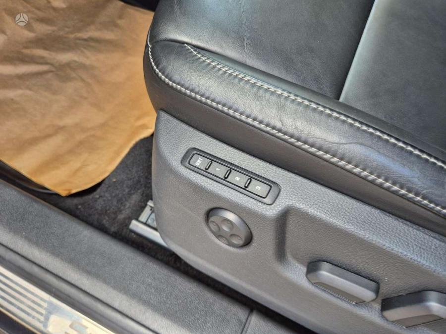 Black Skoda SuperB 2012 in Utena, with an engine capacity of 3.60 L and mileage of 257 thousand km for 4990 €, photo 14 on AUTOMOTO.COM.LV