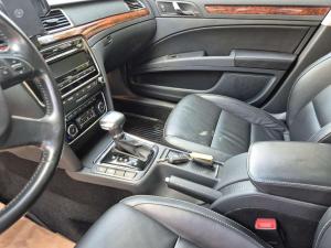 Black Skoda SuperB 2012 in Utena, with an engine capacity of 3.60 L and mileage of 257 thousand km for 4990 €, photo 15 on AUTOMOTO.COM.LV
