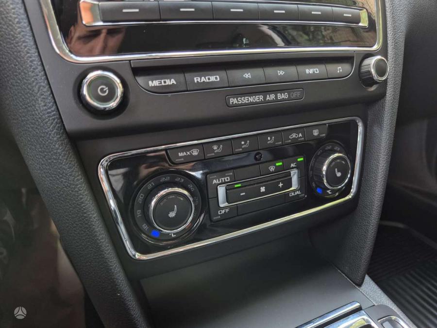 Black Skoda SuperB 2012 in Utena, with an engine capacity of 3.60 L and mileage of 257 thousand km for 4990 €, photo 16 on AUTOMOTO.COM.LV