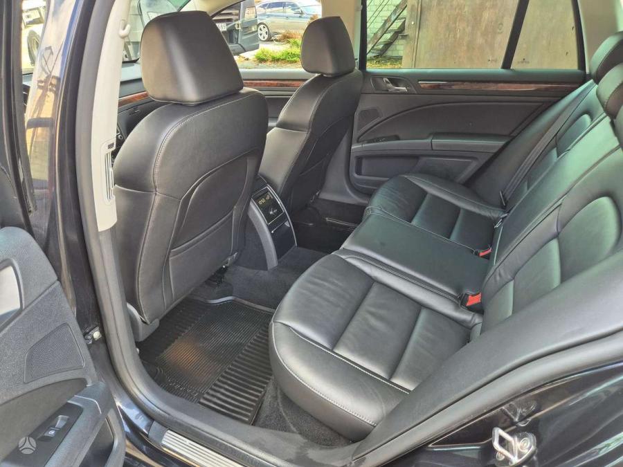 Black Skoda SuperB 2012 in Utena, with an engine capacity of 3.60 L and mileage of 257 thousand km for 4990 €, photo 20 on AUTOMOTO.COM.LV