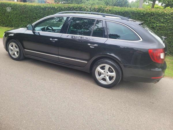 Skoda SuperB 2012 in Vilkaviskis on AUTOMOTO.COM.LV Black Skoda SuperB 2012 in Vilkaviskis, with an engine capacity of 2.00 L and mileage of 312 thousand km for 4499 €, photo 8 on AUTOMOTO.COM.LV