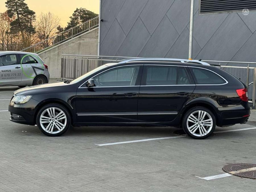 Black Skoda SuperB 2013 in Jonava, with an engine capacity of 1.97 L and mileage of 299 thousand km for 7500 €, photo 5 on AUTOMOTO.COM.LV