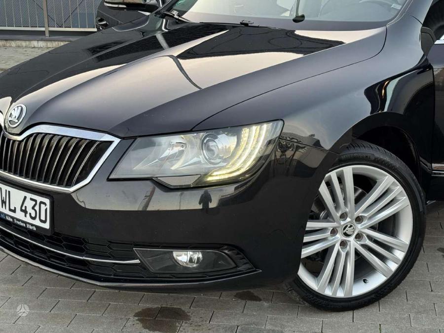 Black Skoda SuperB 2013 in Jonava, with an engine capacity of 1.97 L and mileage of 299 thousand km for 7500 €, photo 14 on AUTOMOTO.COM.LV