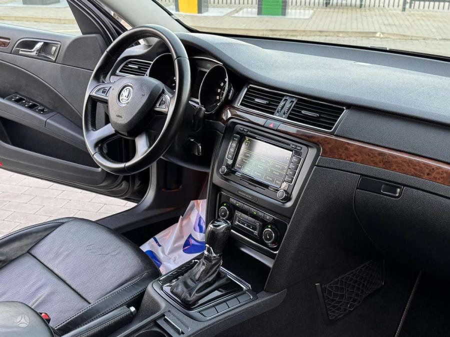 Black Skoda SuperB 2013 in Jonava, with an engine capacity of 1.97 L and mileage of 299 thousand km for 7500 €, photo 21 on AUTOMOTO.COM.LV