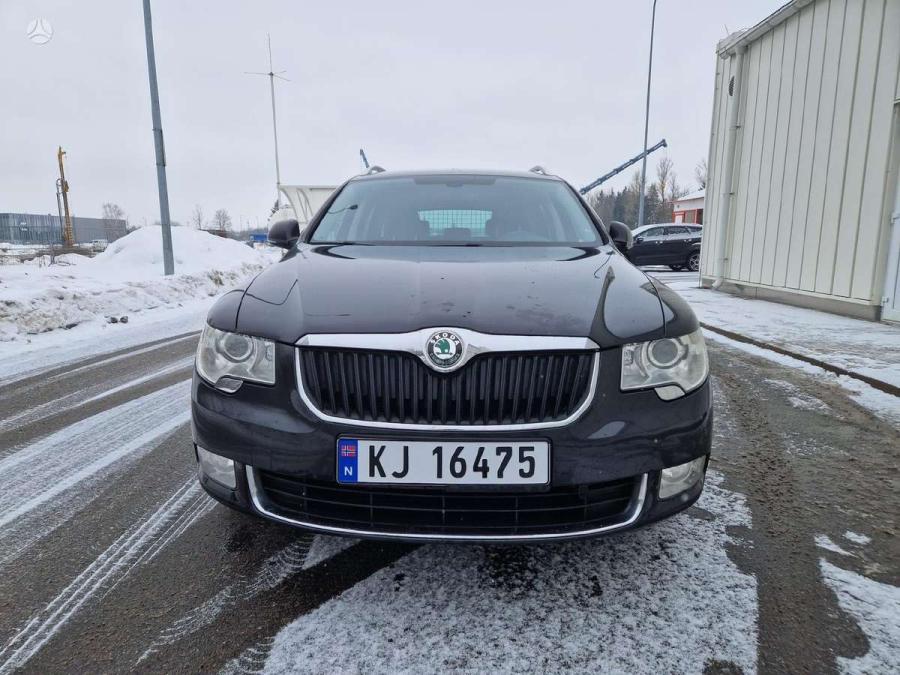 Black Skoda SuperB 2013 in Vilnius, with an engine capacity of 1.97 L and mileage of 260 thousand km for 3300 €, photo 1 on AUTOMOTO.COM.LV