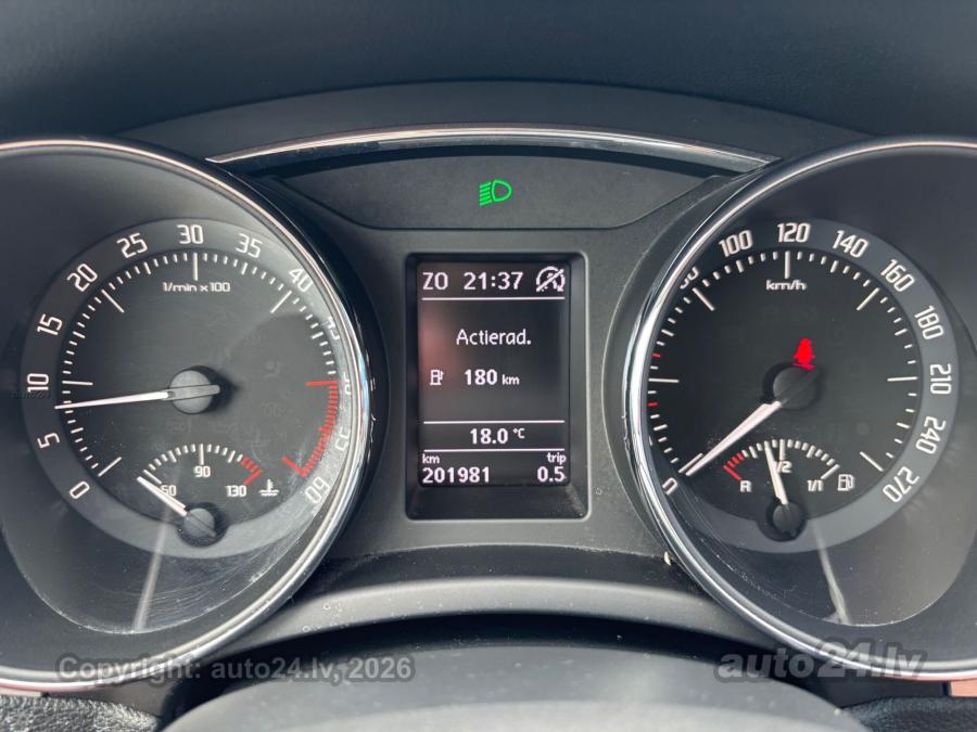 Melns Skoda SuperB 2013 Paide, ar dzinēja tilpumu 1.60 L un nobraukumu 201 tūkst. km par 7490 €, foto 16 vietnē AUTOMOTO.COM.LV