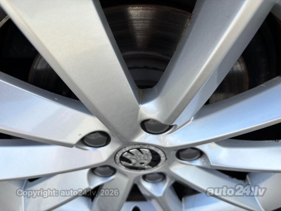 Melns Skoda SuperB 2013 Paide, ar dzinēja tilpumu 1.60 L un nobraukumu 201 tūkst. km par 7490 €, foto 29 vietnē AUTOMOTO.COM.LV