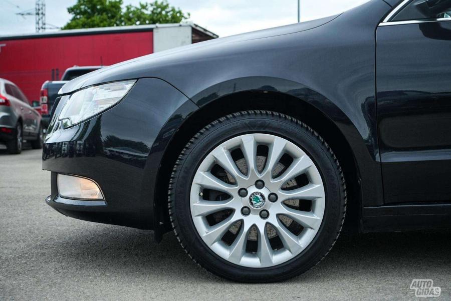 Black Skoda SuperB 2013 in Marijampole, with an engine capacity of 2.00 L and mileage of 280 thousand km for 6250 €, photo 7 on AUTOMOTO.COM.LV