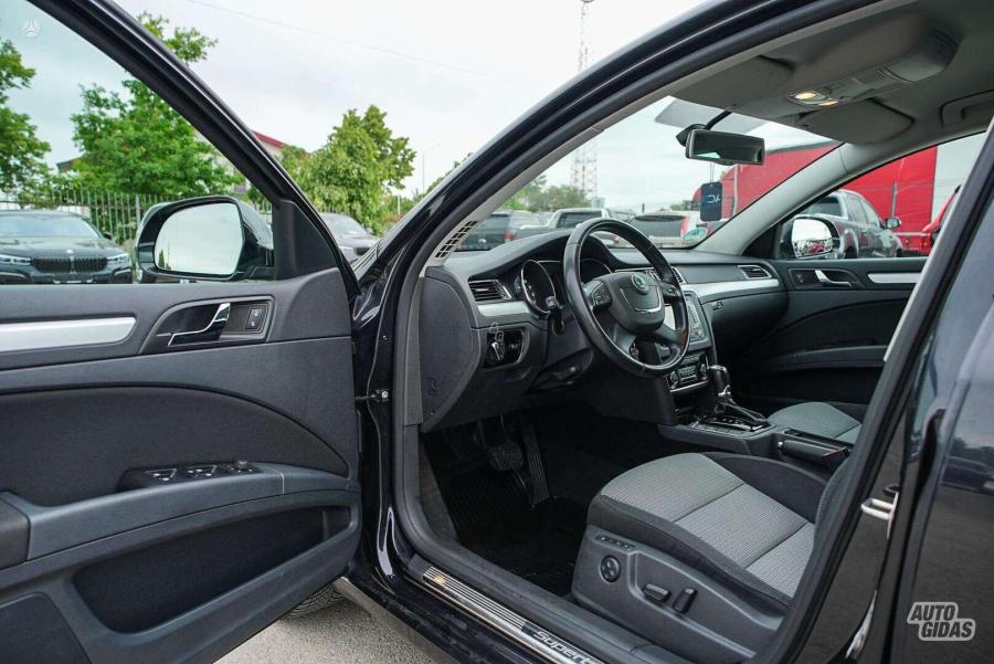 Black Skoda SuperB 2013 in Marijampole, with an engine capacity of 2.00 L and mileage of 280 thousand km for 6250 €, photo 24 on AUTOMOTO.COM.LV