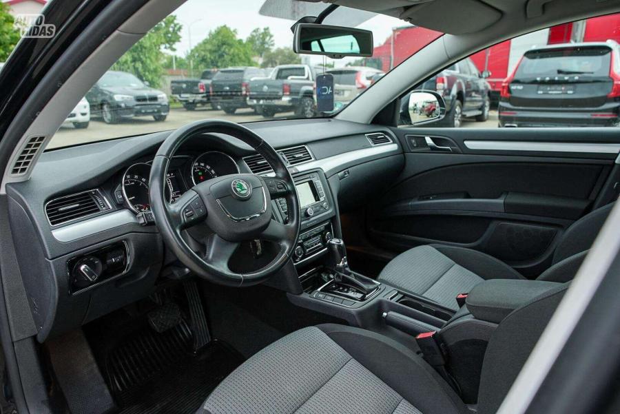 Black Skoda SuperB 2013 in Marijampole, with an engine capacity of 2.00 L and mileage of 280 thousand km for 6250 €, photo 25 on AUTOMOTO.COM.LV