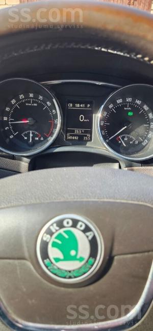 Melns Skoda SuperB 2013 Dobele, ar dzinēja tilpumu 2.00 L un nobraukumu 341 tūkst. km par 4700 €, foto 14 vietnē AUTOMOTO.COM.LV