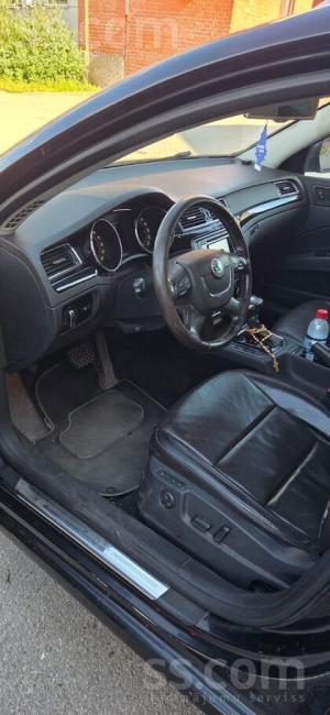 Melns Skoda SuperB 2013 Dobele, ar dzinēja tilpumu 2.00 L un nobraukumu 341 tūkst. km par 4700 €, foto 16 vietnē AUTOMOTO.COM.LV