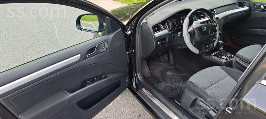 Melns Skoda SuperB 2013 Jēkabpils, ar dzinēja tilpumu 2.00 L un nobraukumu 352 tūkst. km par 6000 €, foto 10 vietnē AUTOMOTO.COM.LV
