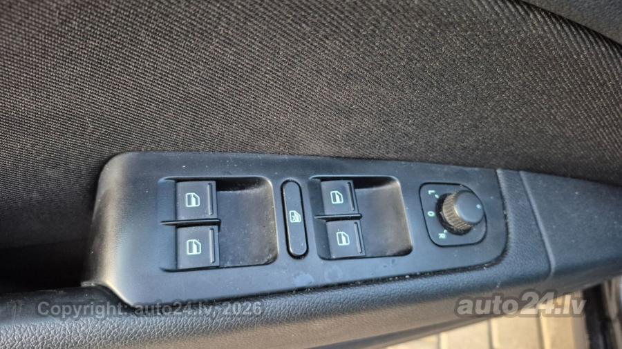 Black Skoda SuperB 2013 in Tartu, with an engine capacity of 2.00 L and mileage of 271 thousand km for 4999 €, photo 9 on AUTOMOTO.COM.LV