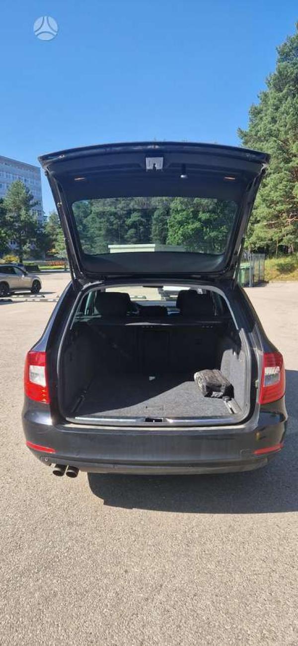 Black Skoda SuperB 2013 in Vilnius, with an engine capacity of 2.00 L and mileage of 304 thousand km for 3500 €, photo 8 on AUTOMOTO.COM.LV