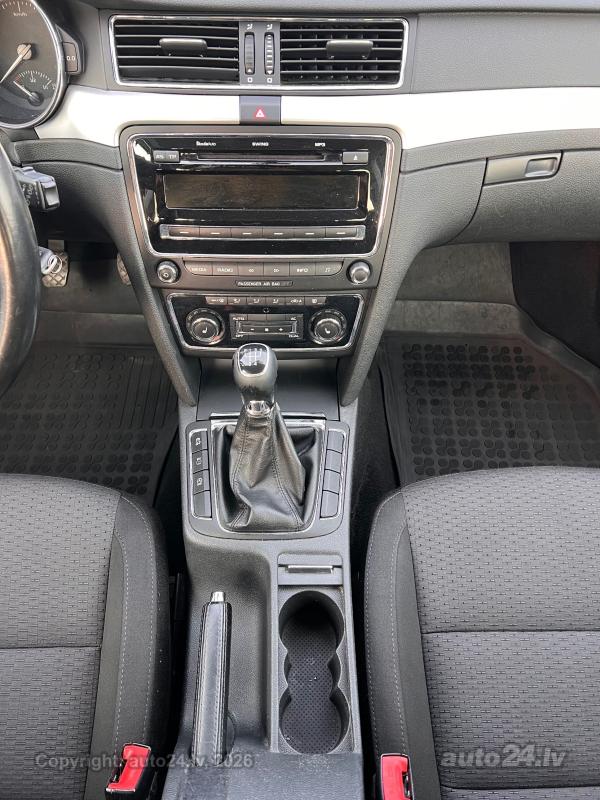 Black Skoda SuperB 2013 in Parnu, with an engine capacity of 1.60 L and mileage of 262 thousand km for 6500 €, photo 8 on AUTOMOTO.COM.LV