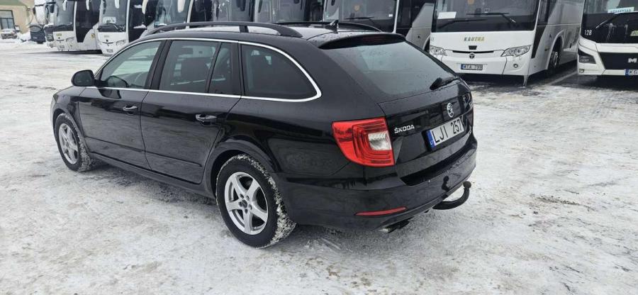Black Skoda SuperB 2014 in Vilnius, with an engine capacity of 1.97 L and mileage of 330 thousand km for 7296 €, photo 2 on AUTOMOTO.COM.LV