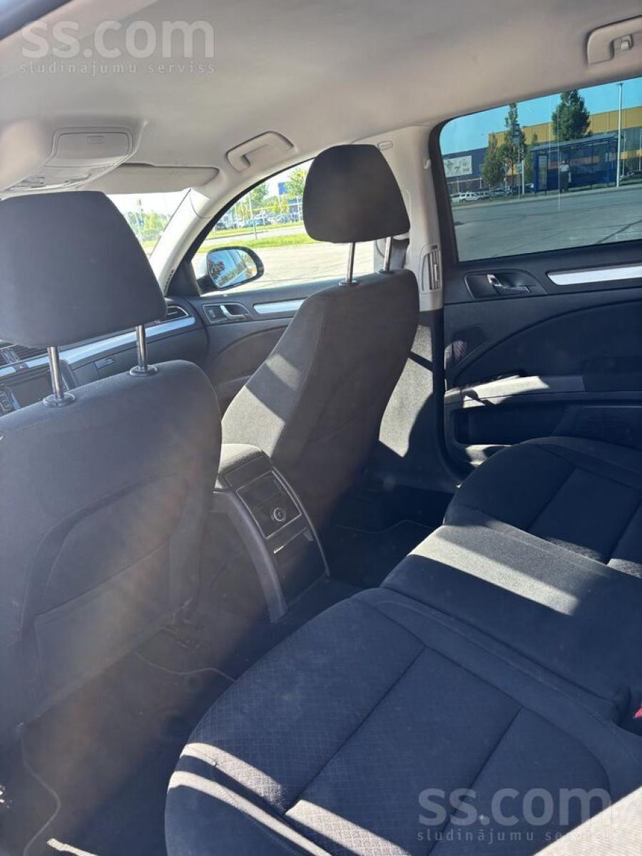 Melns Skoda SuperB 2014 Rīga, ar dzinēja tilpumu 1.60 L un nobraukumu 375 tūkst. km par 3850 €, foto 10 vietnē AUTOMOTO.COM.LV