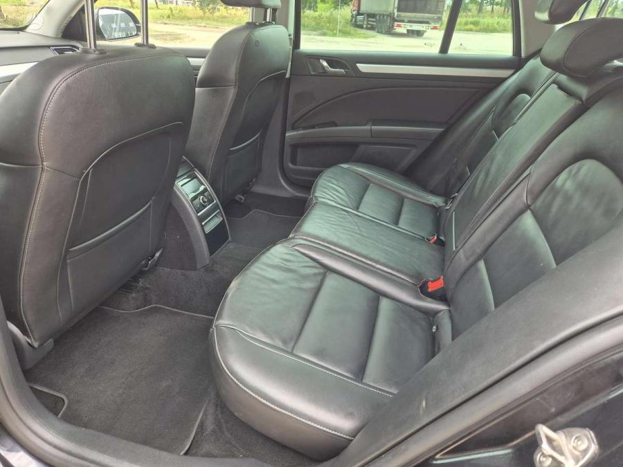 Black Skoda SuperB 2014 in Utena, with an engine capacity of 1.97 L and mileage of 215 thousand km for 7300 €, photo 12 on AUTOMOTO.COM.LV