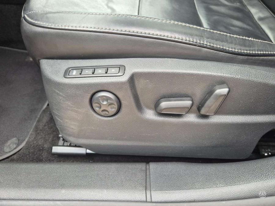 Black Skoda SuperB 2014 in Utena, with an engine capacity of 1.97 L and mileage of 215 thousand km for 7300 €, photo 13 on AUTOMOTO.COM.LV