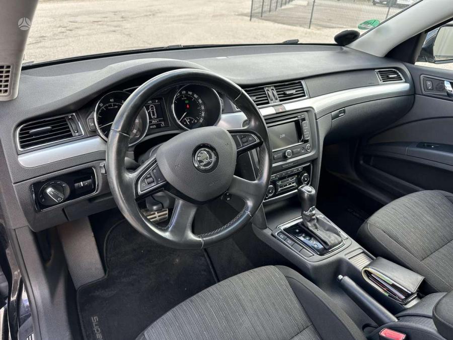 Black Skoda SuperB 2014 in Marijampole, with an engine capacity of 1.80 L and mileage of 284 thousand km for 6050 €, photo 10 on AUTOMOTO.COM.LV