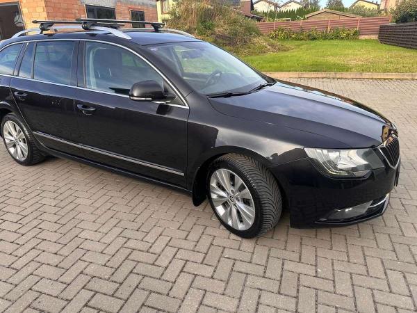 Black Skoda SuperB 2014 in Kaunas, with an engine capacity of 1.97 L and mileage of 307 thousand km for 6900 €, photo 5 on AUTOMOTO.COM.LV