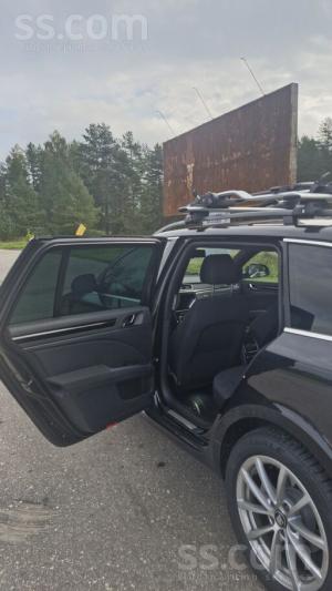 Black Skoda SuperB 2014 in Riga, with an engine capacity of 2.00 L and mileage of 251 thousand km for 7500 €, photo 14 on AUTOMOTO.COM.LV