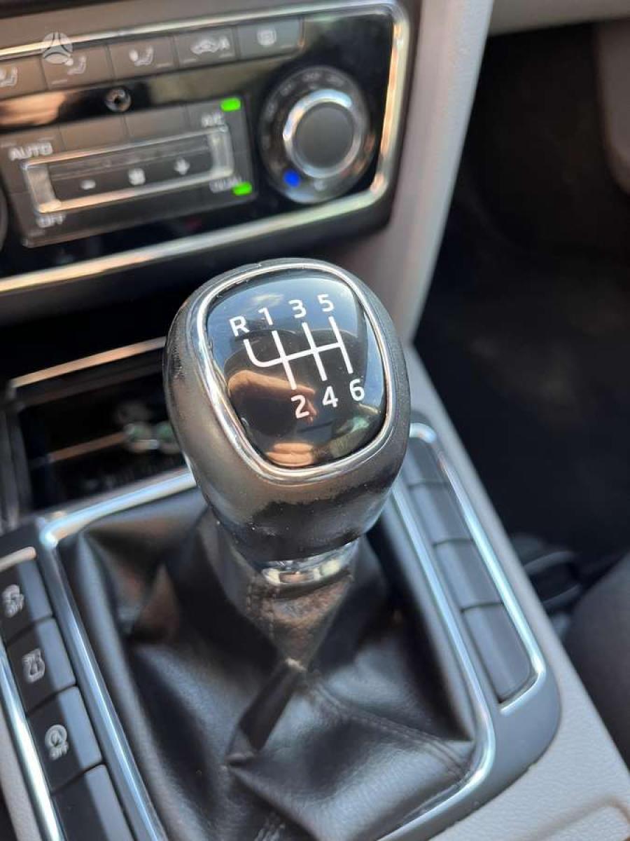 Melns Skoda SuperB 2014 Tauragė, ar dzinēja tilpumu 1.97 L un nobraukumu 396 tūkst. km par 4800 €, foto 28 vietnē AUTOMOTO.COM.LV
