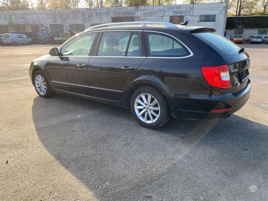 Black Skoda SuperB 2014 in Raseiniai, with an engine capacity of 1.60 L and mileage of 227 thousand km for 4700 €, photo 4 on AUTOMOTO.COM.LV
