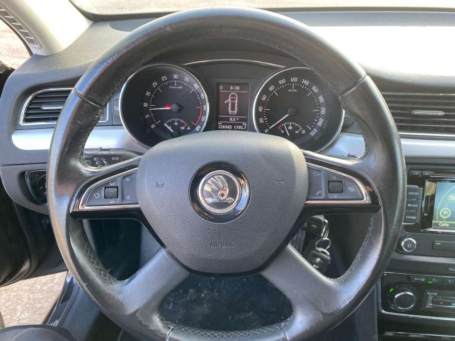 Black Skoda SuperB 2014 in Raseiniai, with an engine capacity of 1.60 L and mileage of 227 thousand km for 4700 €, photo 13 on AUTOMOTO.COM.LV