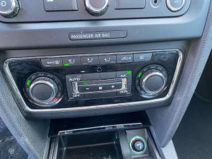Black Skoda SuperB 2014 in Raseiniai, with an engine capacity of 1.60 L and mileage of 227 thousand km for 4700 €, photo 14 on AUTOMOTO.COM.LV