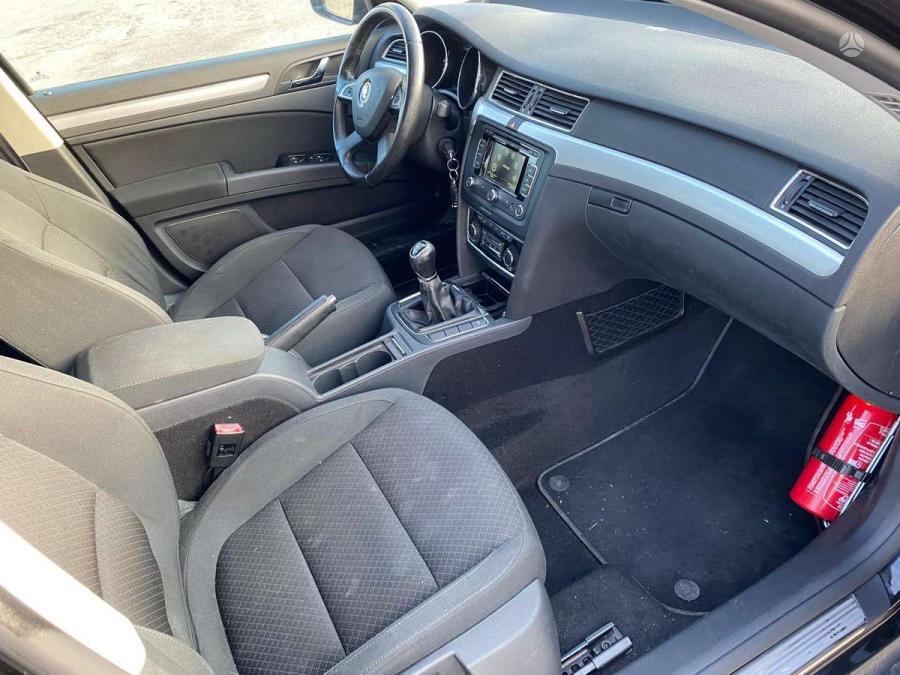Black Skoda SuperB 2014 in Raseiniai, with an engine capacity of 1.60 L and mileage of 227 thousand km for 4700 €, photo 17 on AUTOMOTO.COM.LV