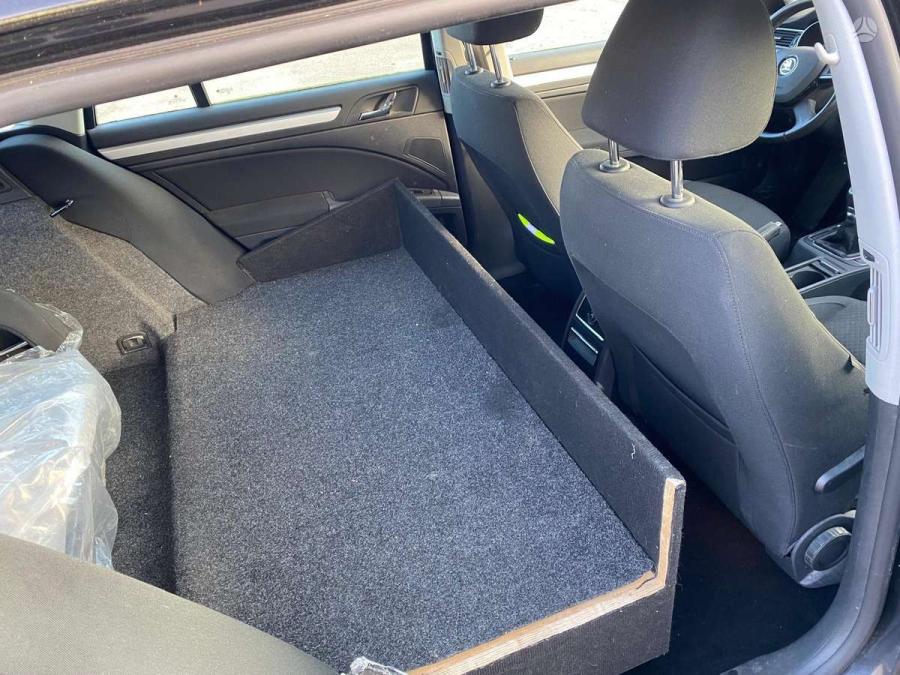 Black Skoda SuperB 2014 in Raseiniai, with an engine capacity of 1.60 L and mileage of 227 thousand km for 4700 €, photo 18 on AUTOMOTO.COM.LV