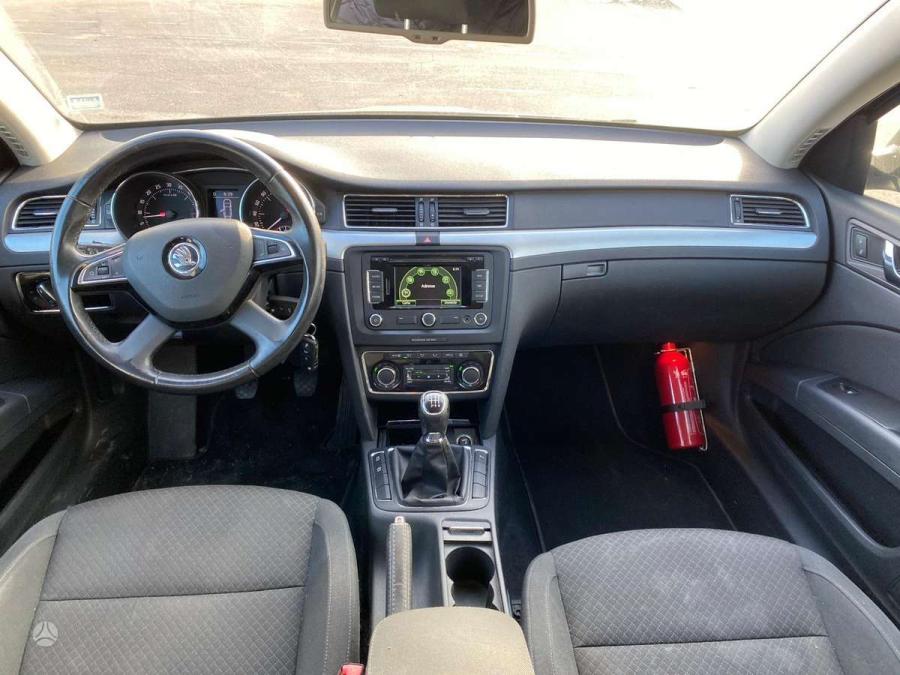 Black Skoda SuperB 2014 in Raseiniai, with an engine capacity of 1.60 L and mileage of 227 thousand km for 4700 €, photo 20 on AUTOMOTO.COM.LV